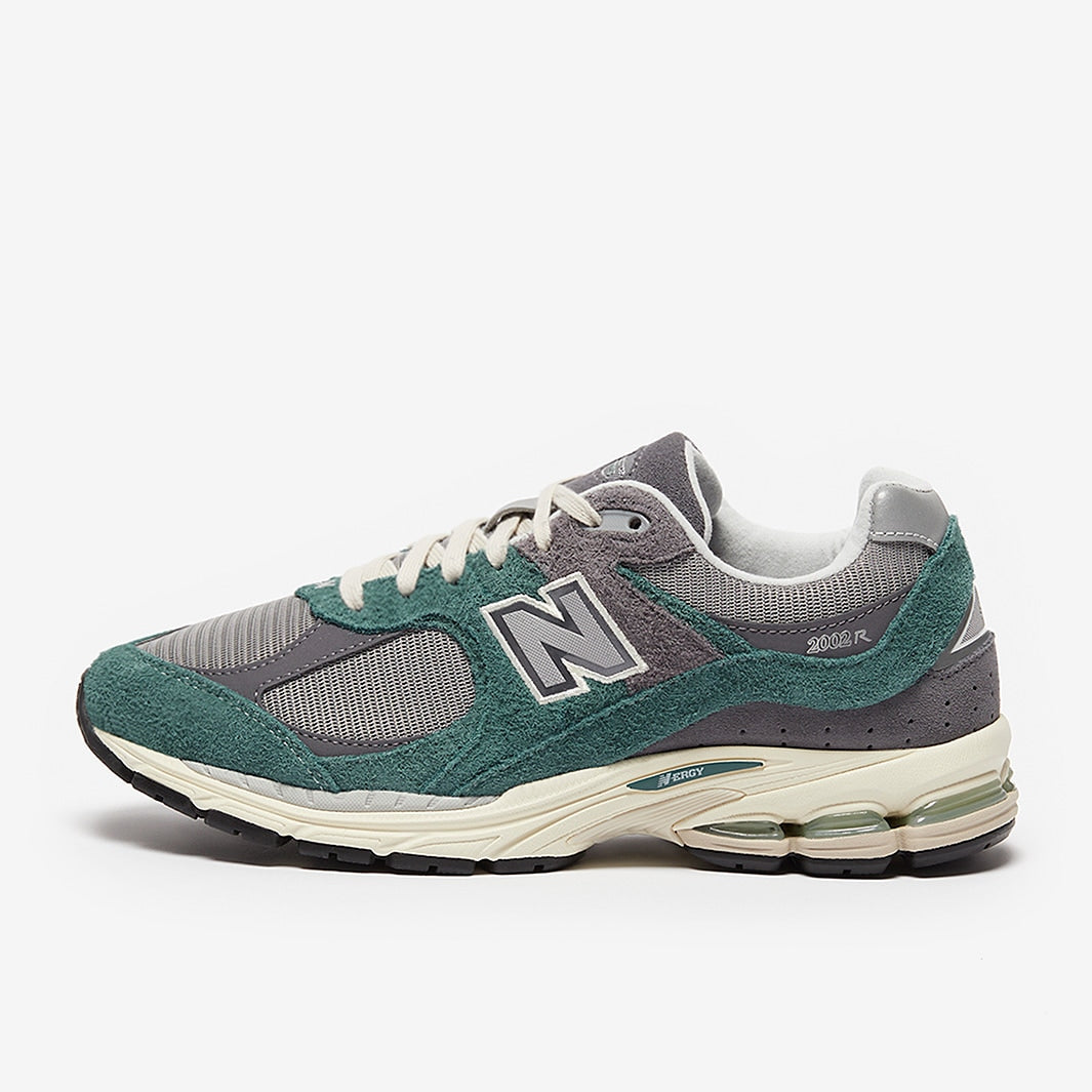 New Balance 2002R – Football-DXB